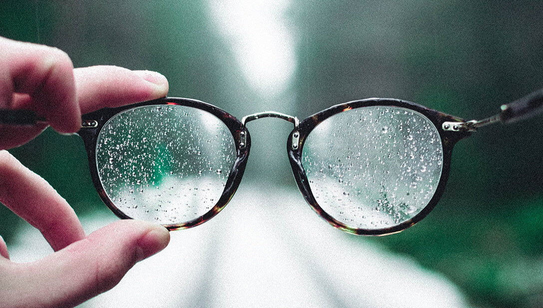 How to Fix Scratches on Eyeglasses? Know the Process – Syght Glass